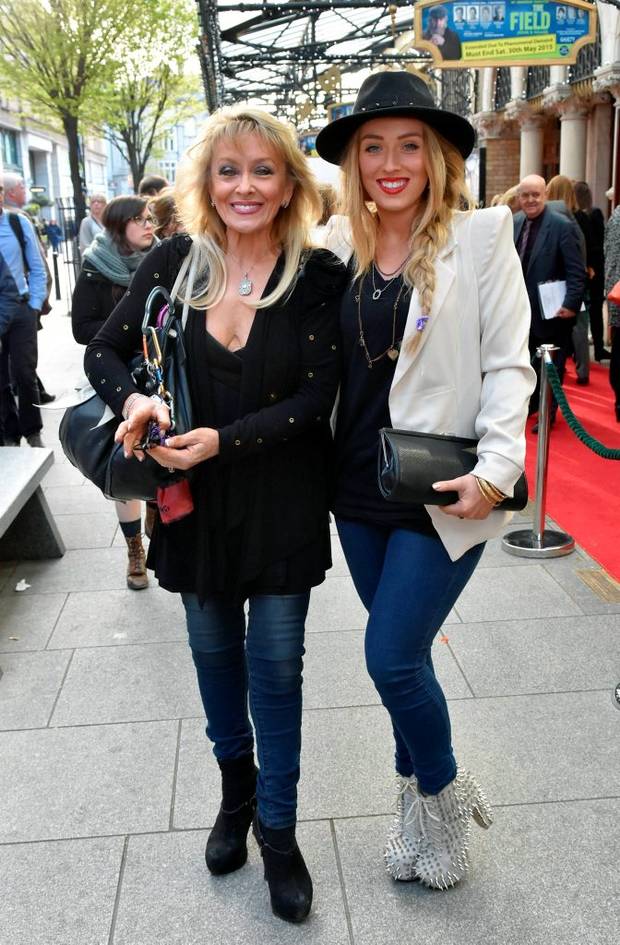 Twink ignores money stresses to enjoy night out with daughter - VIP ...