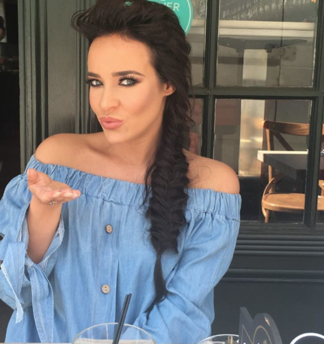 Stephanie Davis debuts brand new look - VIP Magazine