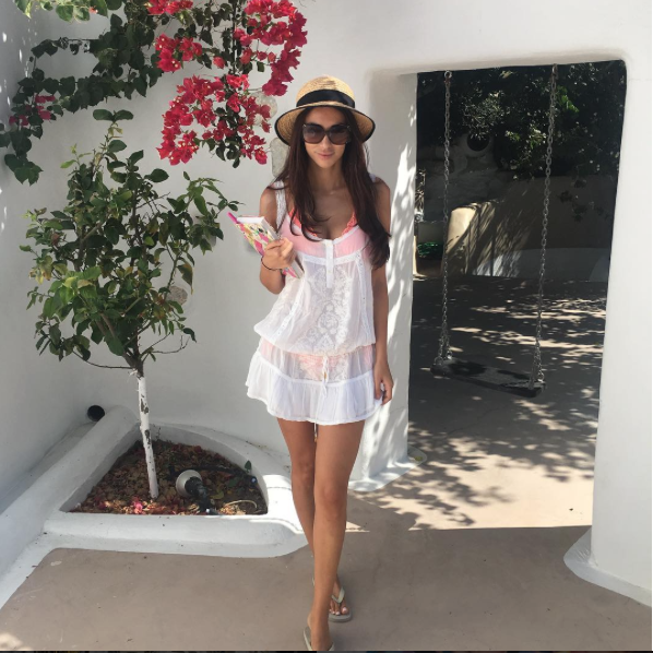 Georgia Penna is an absolute BABE in these holiday snaps - VIP Magazine