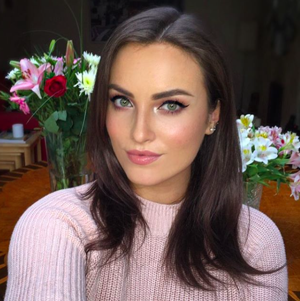 Holly Carpenter debuts a stunning new look - VIP Magazine