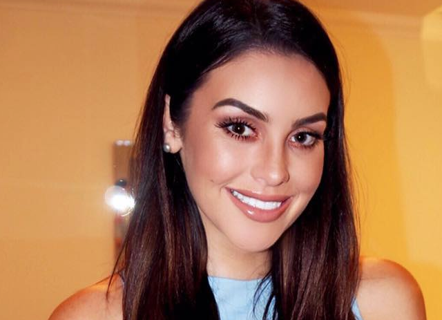 Suzanne Jackson launches stunning new fashion range - VIP Magazine