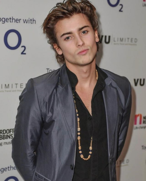 Elijah Rowen - VIP Magazine
