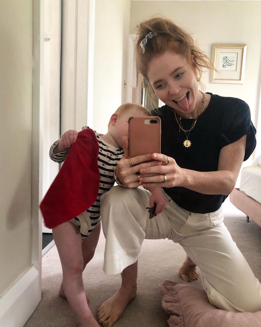 Angela Scanlon opens up about motherhood: "I was scrambling" - VIP Magazine