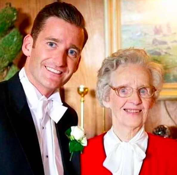 Paul Byrom performs outside his granny’s nursing home as she turns 101 ...