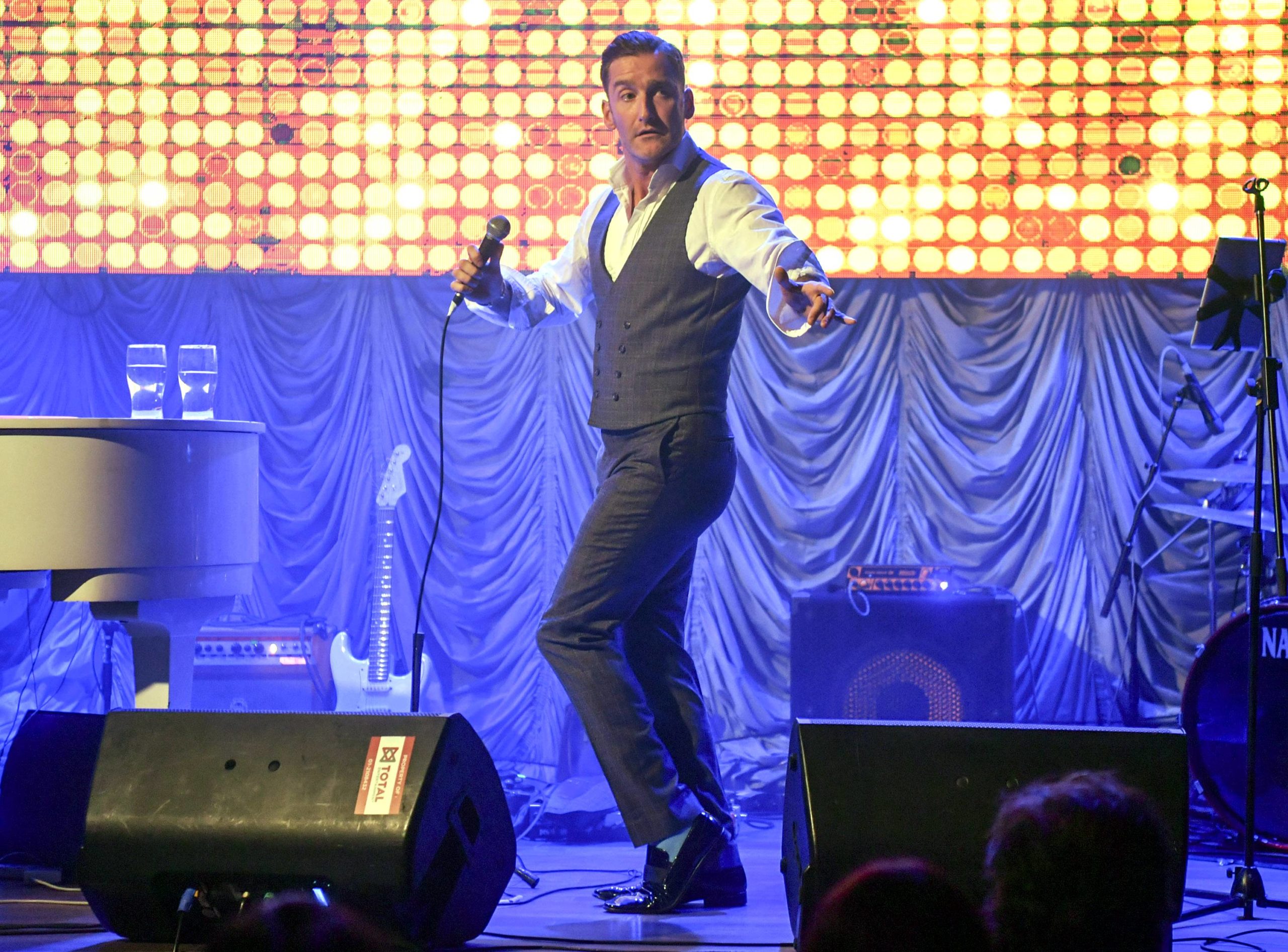 Paul Byrom performs outside his granny’s nursing home as she turns 101 ...
