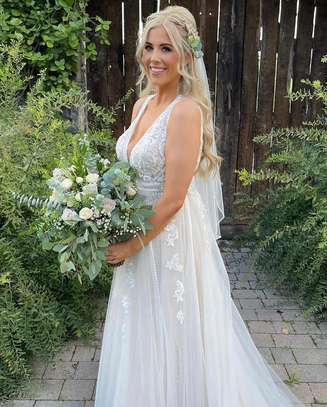 Fair City star Stephanie Kelly ties the knot in a stunning autumn ...