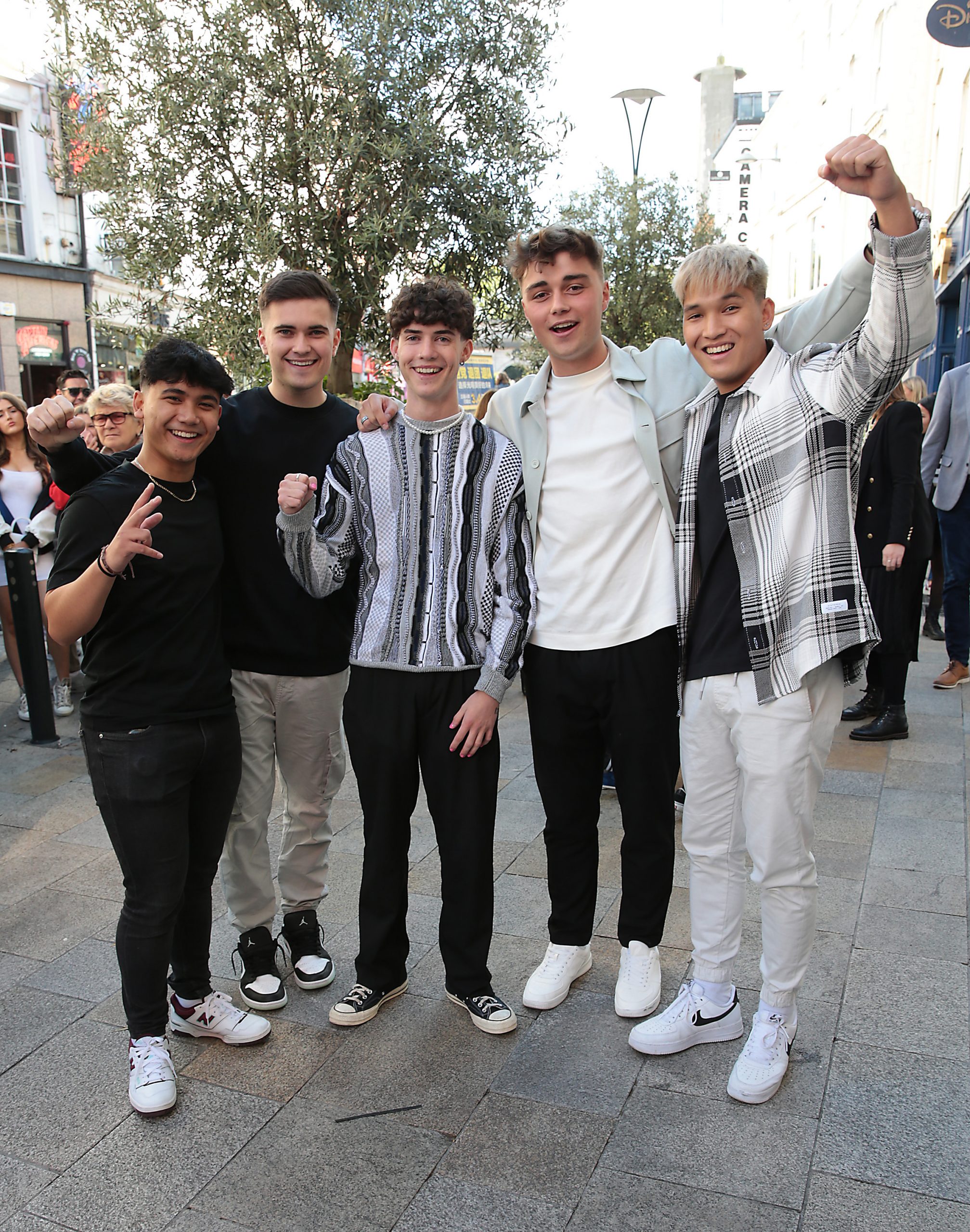 Ireland's newest boyband surprises fans with impromptu busking session ...