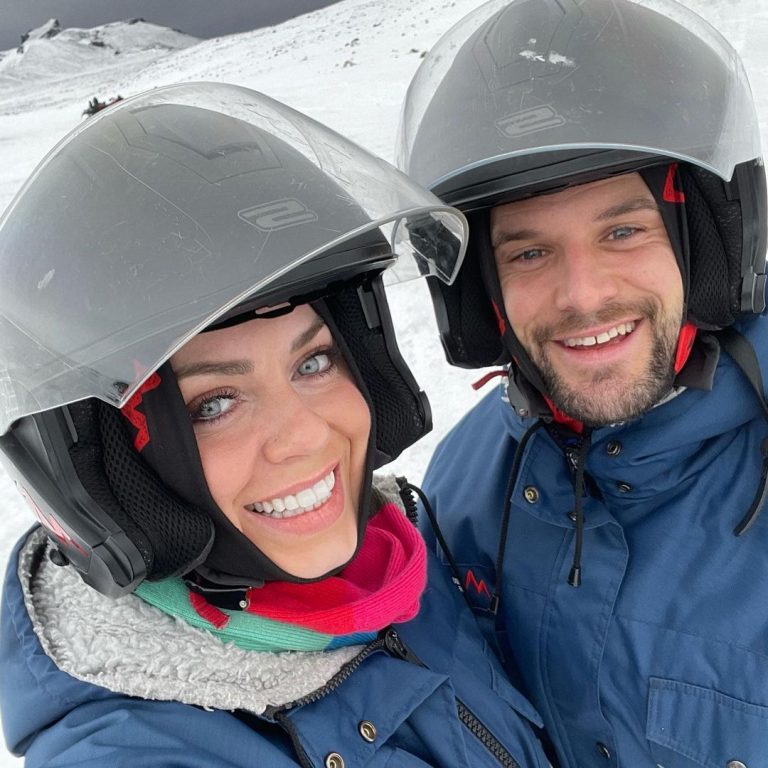 Anna Geary and husband jet off on honeymoon after three year wait