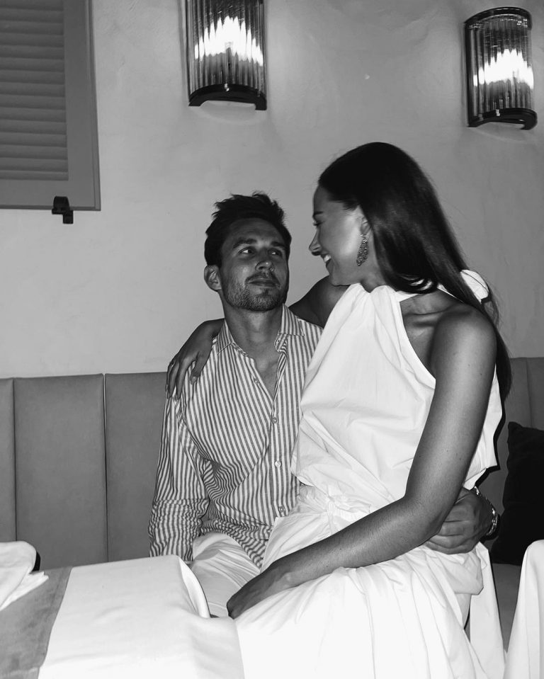 Rugby star Joey Carbery and Robyn Flanagan tie the knot in stunning ...