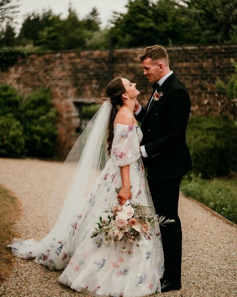 Rugby star Chris Farrell marries longtime love Estelle Johnston in ...