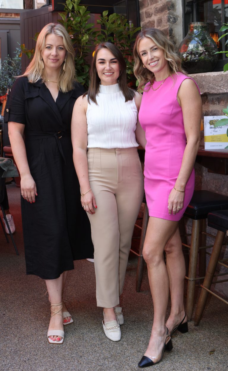 Well-known faces celebrate summer with Disaronno