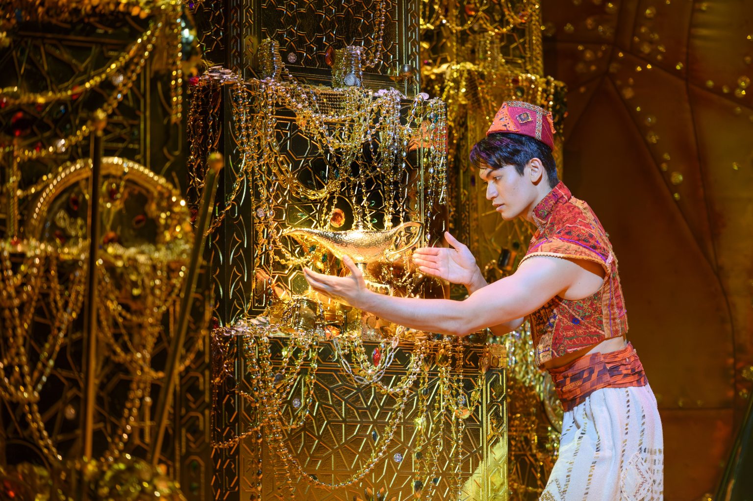 VIP Meets...Desmonda Cathabel and Gavin Adams, the cast of the Aladdin ...