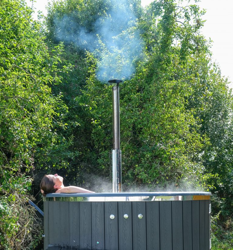 Hot Tub 2 - VIP Magazine