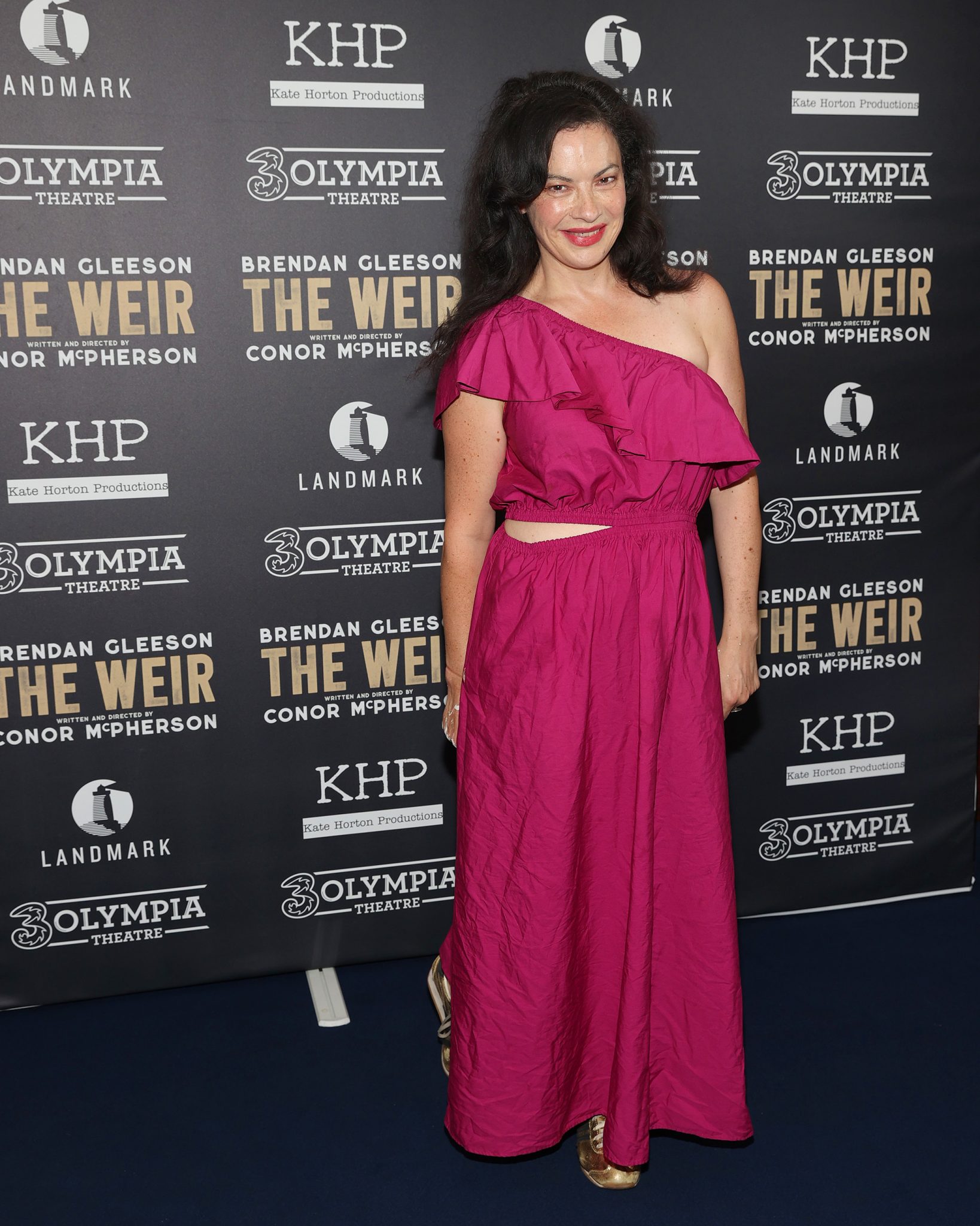 Domhnall Gleeson walks Dublin red carpet with his mother