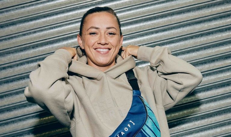 Irish footballer Katie McCabe signs for favourite childhood team - VIP ...